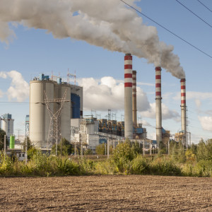 Sztuczna inteligencja uratuje elektrownie węglowe i gazowe? Technologiczni giganci w akcji